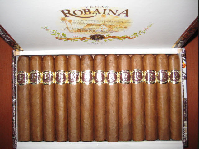 Vegas Robaina - Famosos (Box of 25) - www.cigarsindia.in
